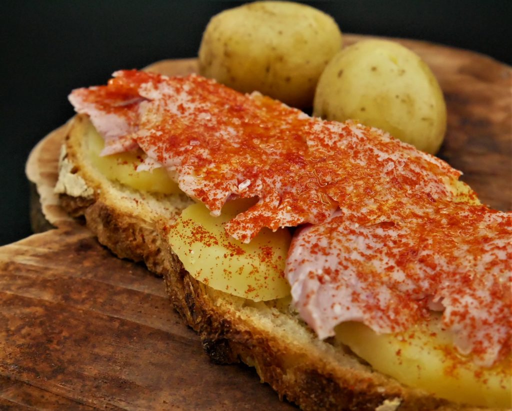 TOSTA DE LACÓN A LA GALLEGA