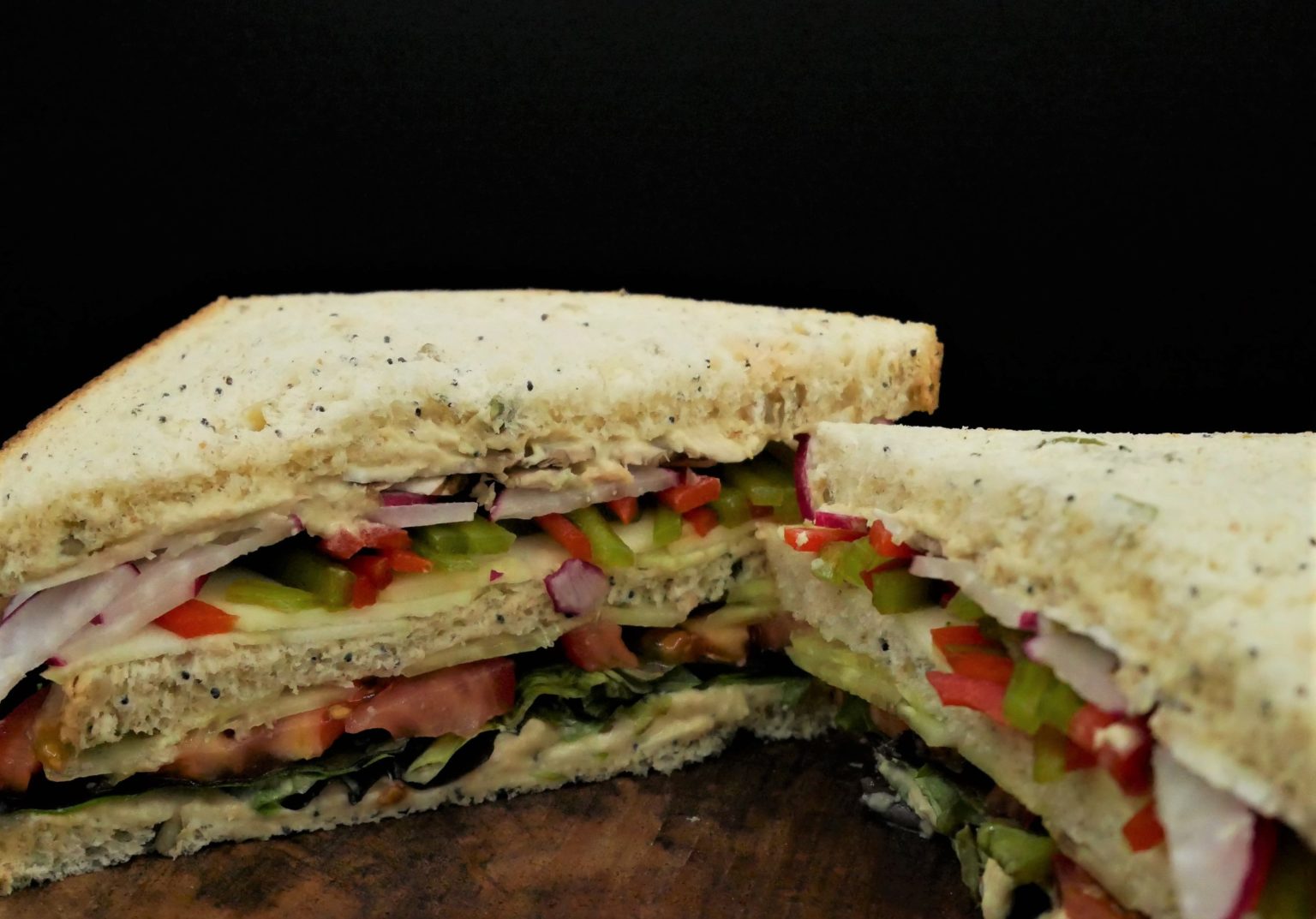 SANDWICH VEGETAL CON HUMMUS